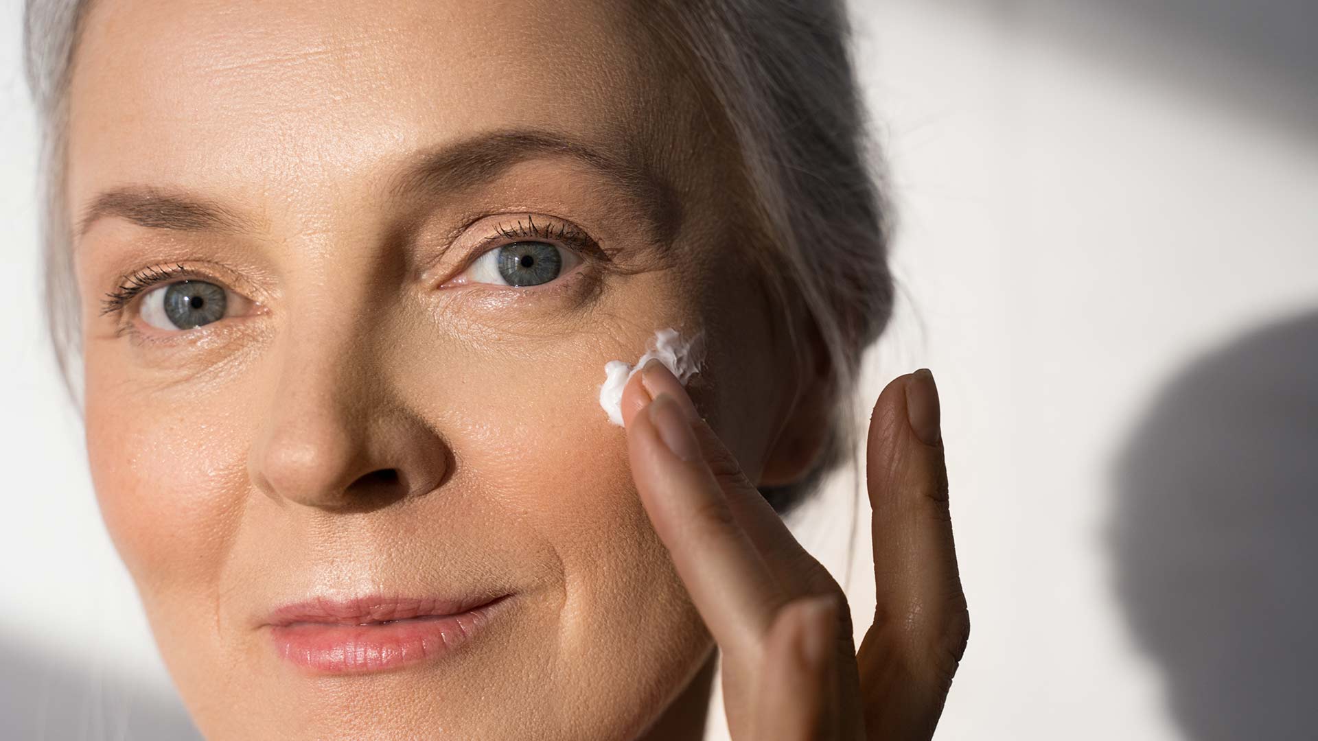Förstå och hantera åldersfläckar och rynkor